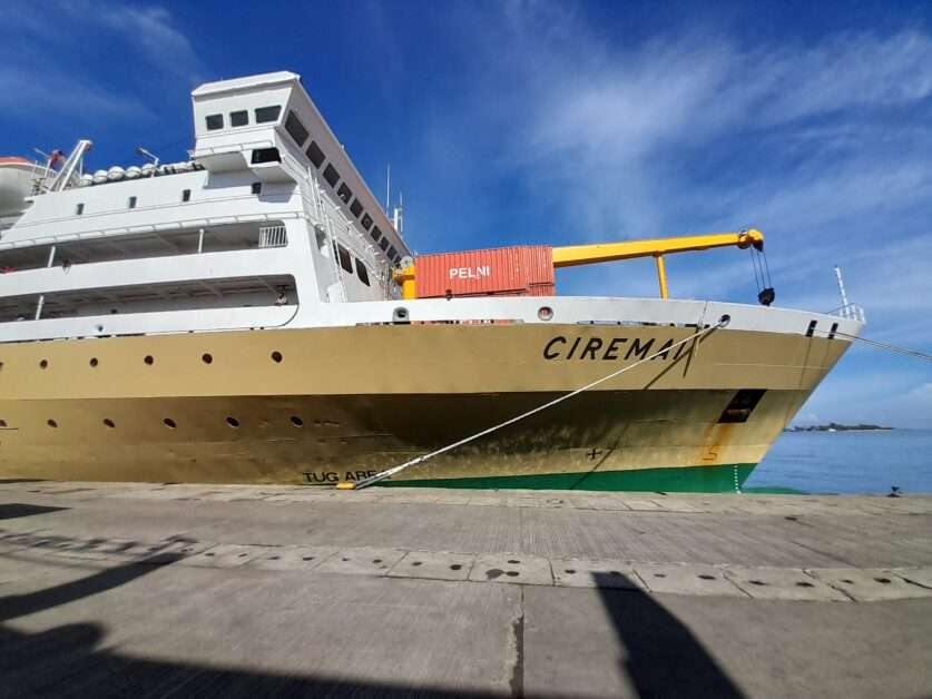 Knowledgetour - ferry journey in indonesia